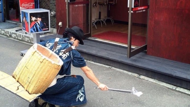 Modern samurai soldiers in Japan are using their sword skills to pick ...